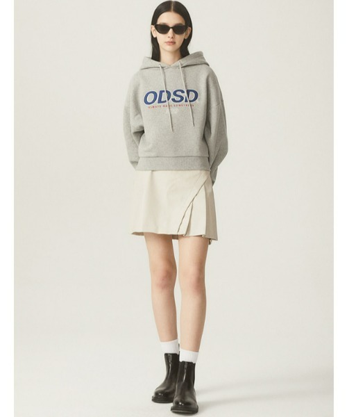 ODD STUDIO（オッドスタジオ）の「A'GEM/9 × .kom『ODD STUDIO/オッドスタジオ』 ODSD Logo Cropped Hoodie/ロゴクロップ フーディー ...