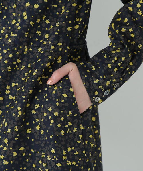 ◇プチフラワープリントブラウジングバンドカラーワンピース