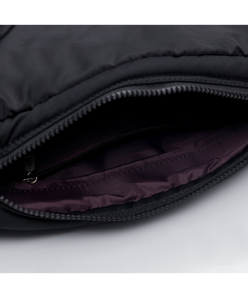 IUGAMAKARAS（イウガマカラス）の「【IUGAMAKARAS 】ノティド ミニ パディング バッグ / Knotted Mini Padding Bag (Black)（メッセンジャー ...