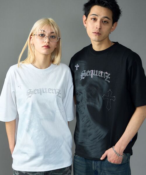 SEQUENZ（シークエンズ）の「【SEQUENZ（シークエンズ）】LOGO RHINE STONE S/S TEE / Tシャツ 短丈 クルーネック 半袖 ラインストーン（Tシャツ ...