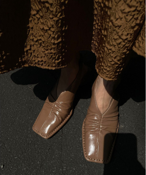 AMERI（アメリ）の「SQUARE TOE GATHER MULE（サンダル）」 - WEAR