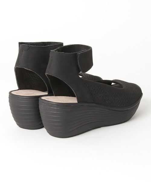Clarks（クラークス）の「Reedly Jump / リードリージャンプ (ブラックヌバック)（サンダル）」 - WEAR