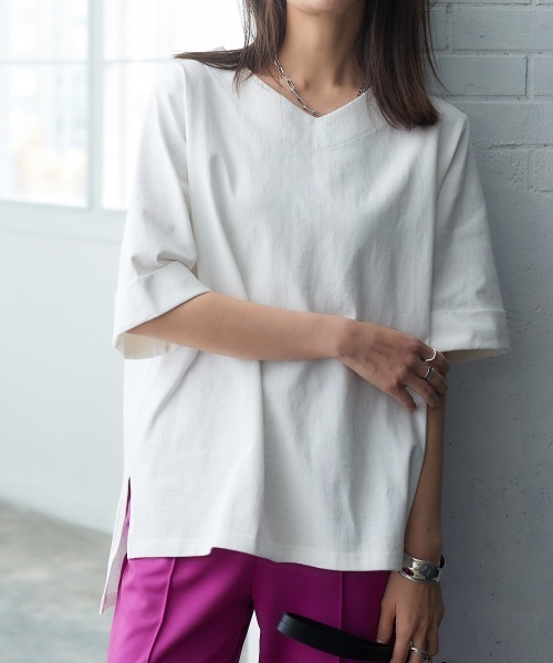 nissen（ニッセン）の「綿100％バスク折り返し袖Vネックトップス（Tシャツ/カットソー）」 - WEAR