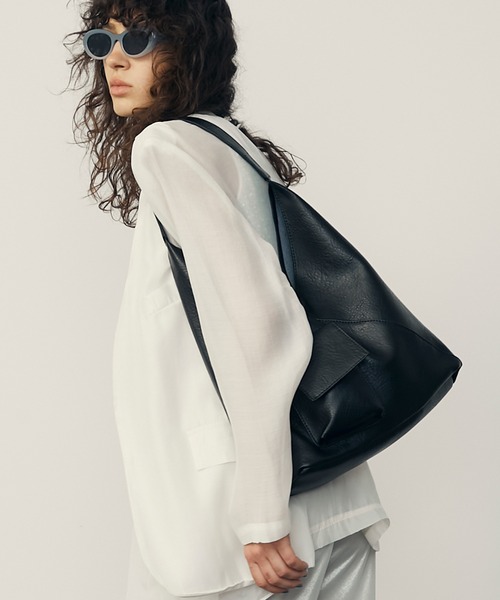 uyu.（ウユ）の「Three-dimensional Pocket Triangle Tote Bag / 立体ポケット トライアングル ...