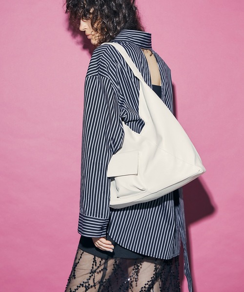 uyu.（ウユ）の「Three-dimensional Pocket Triangle Tote Bag / 立体ポケット トライアングル ...