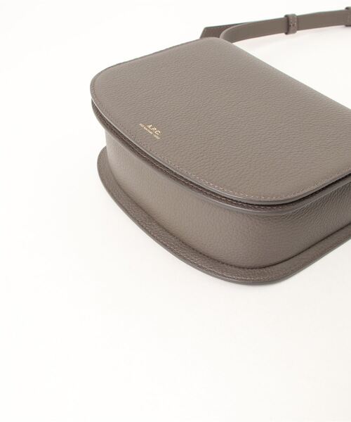 A.P.C.（アーペーセー）の「SAC DINA 21A（ショルダーバッグ）」 - WEAR