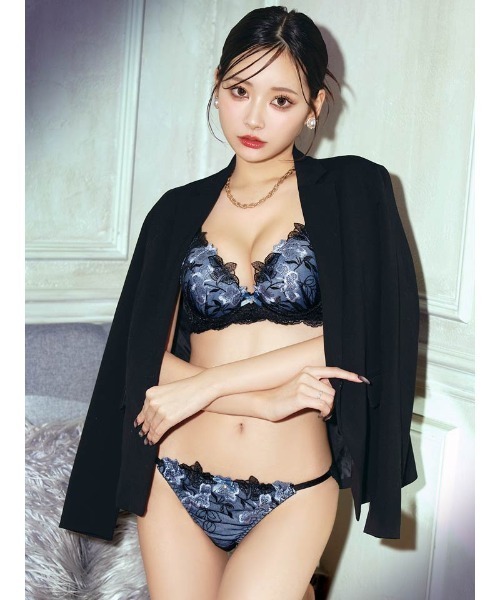 DRW（ドロー）の「[DRW]ブラジャー ショーツ セット 補正下着 ダスティ ブルーム エンブロイダリー 育乳 脇高 ブラジャー & フルバック ショーツ（ブラ&ショーツ）」 - WEAR