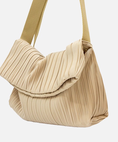 BLUEORB（ブルーオーブ）の「Foldover Bag フォールドバッグ ショルダーバッグ プリーツバッグ（ショルダーバッグ）」 - WEAR