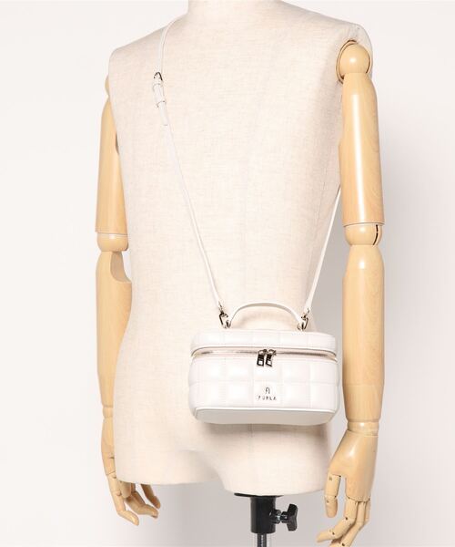 FURLA（フルラ）の「FURLA CAMELIA VANITY CASE（ポーチ）」 - WEAR