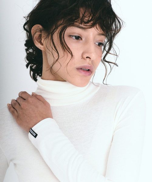 NICK&NICOLE（ニックアンドニコール）の「NICOLE LABEL TURTLENECK TOP_WHITE（Tシャツ/カットソー ...