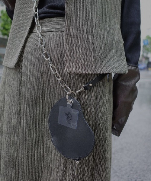 Ameri（アメリ）の「SMART SHOULDER STRAP WITH POUCH（スマホグッズ）」 - WEAR