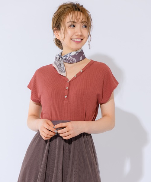 Rewde（ルゥデ）の「ｽｶｰﾌ付ﾄｯﾌﾟｽ（0R15-06127）（Tシャツ/カットソー）」 - WEAR