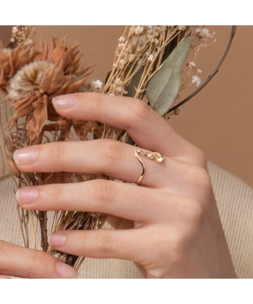 NUWL（ヌール）の「NUWL UNDULATE RING GOLD（リング）」 - WEAR