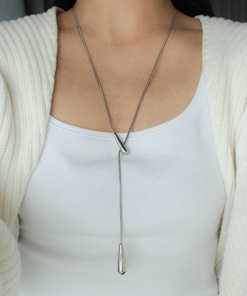 ebine（エビネ）の「金属アレルギー/drop y snake necklace/サージカルステンレス（ネックレス）」 - WEAR
