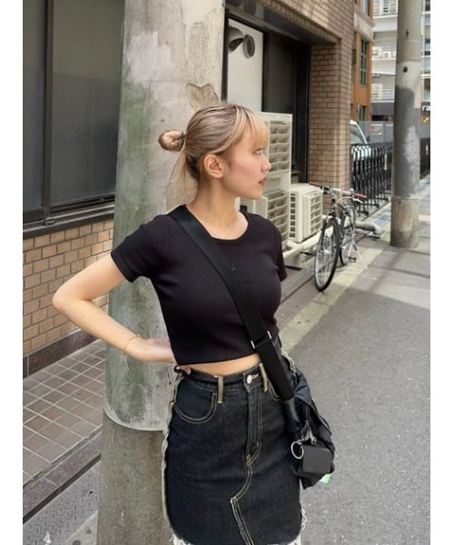 SLY（スライ）の「CROPPED CUT TOPS クロップド丈 カット トップス ショート丈（Tシャツ/カットソー）」 - WEAR