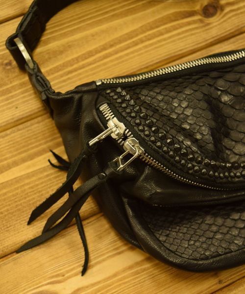 KMRii（ケムリ）の「KMRii/ケムリ/BD-Sniper Python（ショルダーバッグ）」 - WEAR