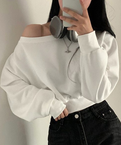 ALTROSE（アルトローズ）の「オフショル スウェット クロップド トップス（Tシャツ/カットソー）」 - WEAR