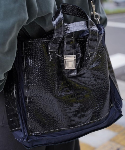 CAMIEL FORTGENS（カミエル フォートへンス）の「【CAMIEL FORTGENS】PATCHED SHOPPER M（ショルダー ...