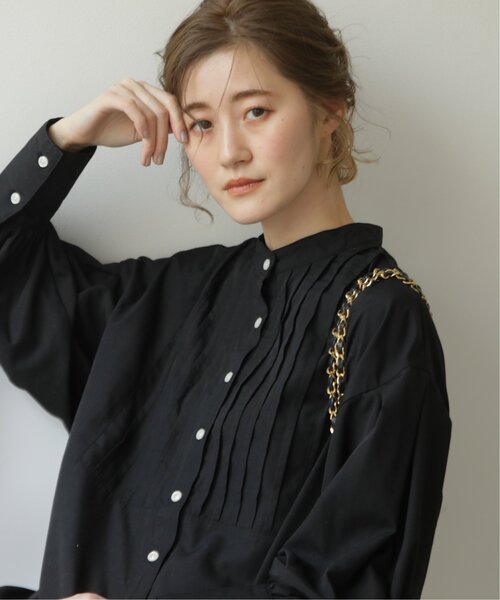 frames RAY CASSIN（フレームスレイカズン）の「WEB限定 ピンタックバンドカラーシャツ（シャツ/ブラウス）」 - WEAR