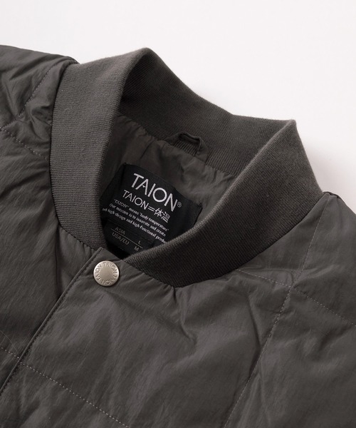 TAION（タイオン）の「【TAION/タイオン】スポーツクラシック ワンポイントロゴデザイン ダウンスタジアムジャンパー（ダウンジャケット/コート）」 - WEAR