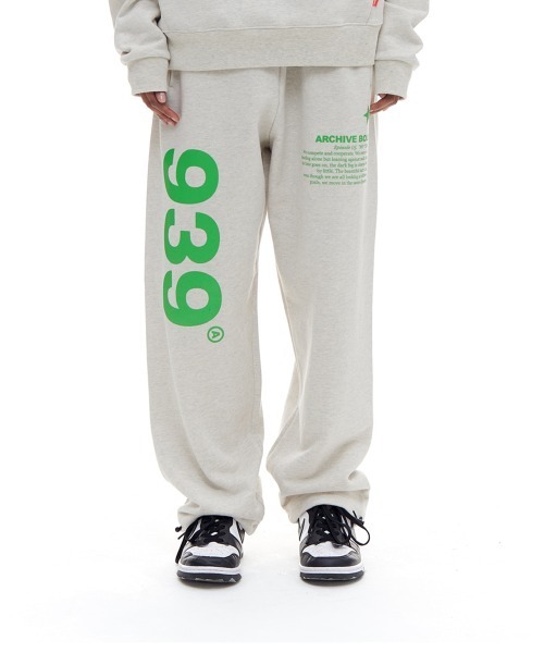 ARCHIVE BOLD（アーカイブボールド）の「939 LOGO SWEAT PANTS（その他パンツ）」 - WEAR