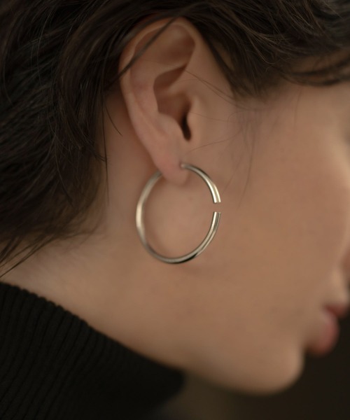 novice（ノーヴィス）の「【novice】Bicolor Linear Hoop Pierce（ピアス（両耳用））」 - WEAR
