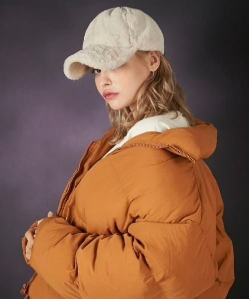 VARZAR（バザール）の「VARZAR(バザール)/Fur logo point ball cap/ファー ロゴ ポイント ベースボール ...