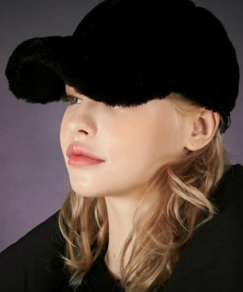 VARZAR（バザール）の「VARZAR(バザール)/Fur logo point ball cap/ファー ロゴ ポイント ベースボール ...