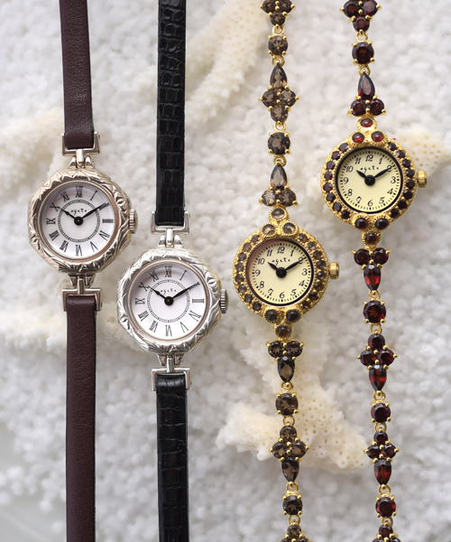 agete（アガット）の「カラーストーンジュエリーウォッチ 【AGETE43GA時計】（アナログ腕時計）」 - WEAR