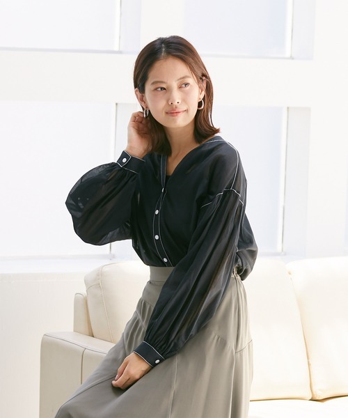 Rewde（ルゥデ）の「配色ステッチボリュームスリーブブラウス（1R13-08152）（シャツ/ブラウス）」 - WEAR