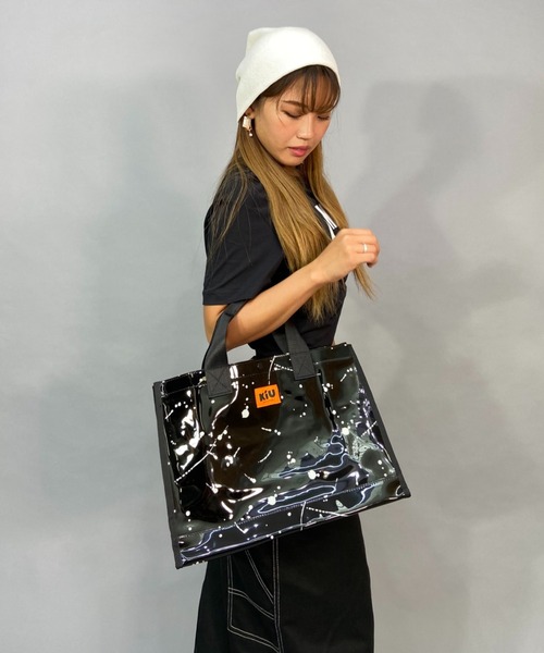 KiU（キウ）の「KiU/キウ PVC クリアバッグ ハンドトートバッグ スプラッシュブラック K335-135（トートバッグ）」 - WEAR