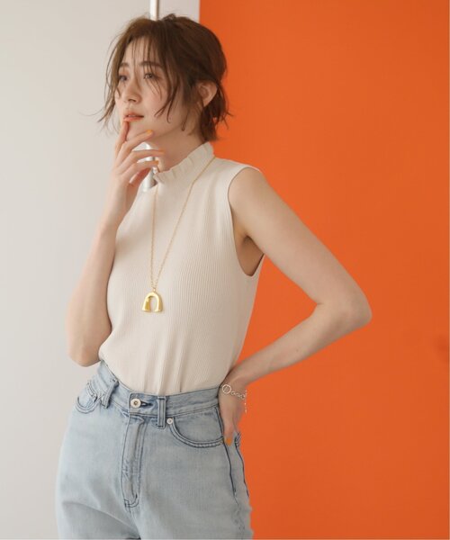 frames RAY CASSIN（フレームスレイカズン）の「WEB限定 アメスリフリルハイネックノースリニット（タンクトップ）」 - WEAR