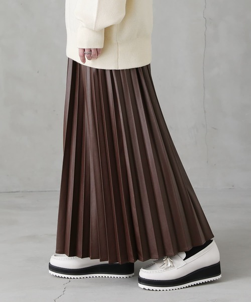osharewalker（オシャレウォーカー）の「『フェイクレザープリーツスカート』（スカート）」 - WEAR