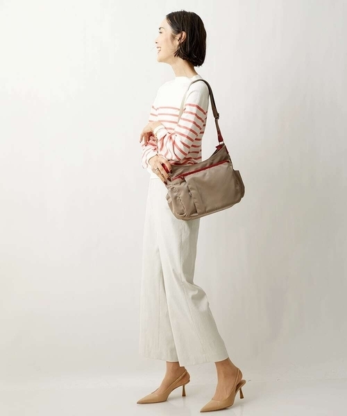 セール】【豆腐一丁より軽い】【撥水】タックデザインワンショルダー