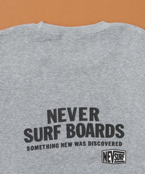 NEV（ネブ）の「NEV SURF / ネブサーフ ロゴプリント ビッグシルエット 裏起毛 トレーナー 長袖 キッズ（スウェット）」 - WEAR