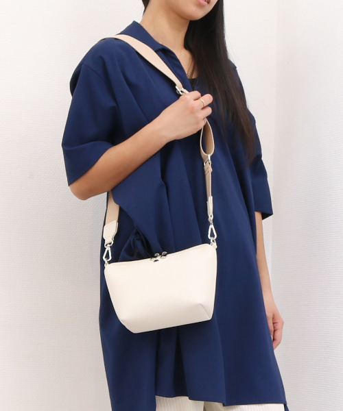 cache cache（カシュ カシュ）の「カシュカシュ cachecache / 舟型シュリンクショルダー（ショルダーバッグ）」 - WEAR