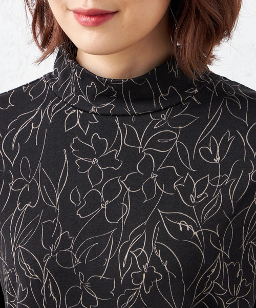 A/C DESIGN BY ALPHA CUBIC（エーシーデザインバイアルファキュービック）の「裏起毛フラワープリントハイネックプルオーバー ...