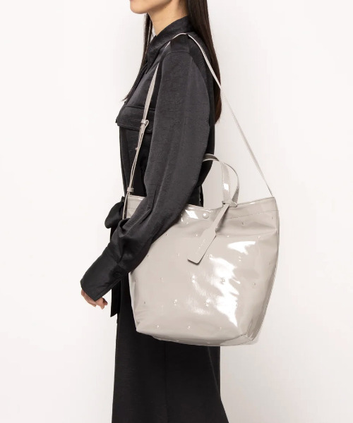 cache cache（カシュ カシュ）の「カシュカシュ cachecache / エナメル2wayトート（トートバッグ）」 - WEAR