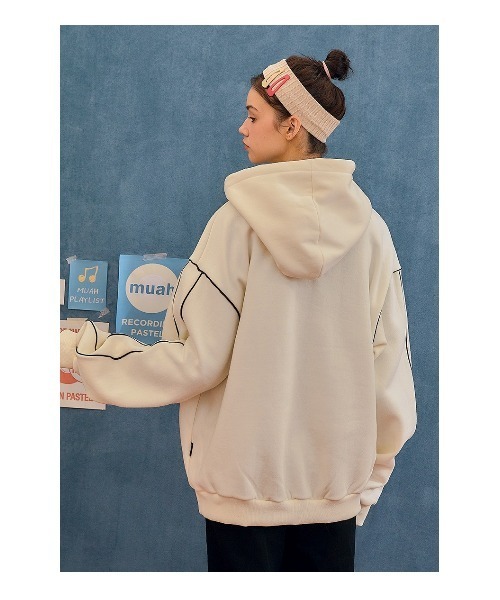 muahmuah（ムーアムーア）の「『muah muah/ムーアムーア』SIGNATURE LOGO LINE NAPPING HOODIE ...