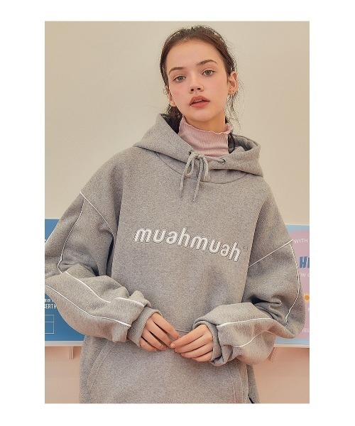 muahmuah（ムーアムーア）の「『muah muah/ムーアムーア』SIGNATURE LOGO LINE NAPPING HOODIE ...