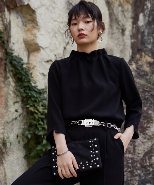 Callarus（カラルス）の「【喪服・礼服】＜Callarus＞洗える防しわスタンドカラータックデザインブラウス＋テーパードパンツセットアップ＜大きいサイズ有＞（スーツセット）」 - WEAR