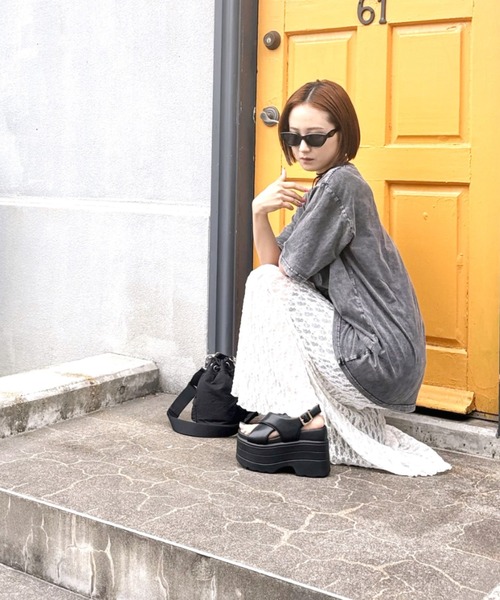 R&E（アールアンドイー）の「【25SS新作】【R&E】パデッドクロスアッパー厚底サンダル（サンダル）」 - WEAR