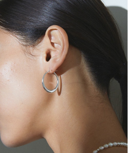 Taaii（ターイ）の「Taaii:SILVER VOLUME HOOP PIERCE シルバーボリューム フープピアス（ピアス（両耳用））」 - WEAR