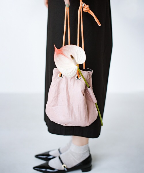 haco!（ハコ）の「haco!×NOKI 花をまとうコラボシリーズ【アンスリウム】巾着バッグ（ショルダーバッグ）」 - WEAR