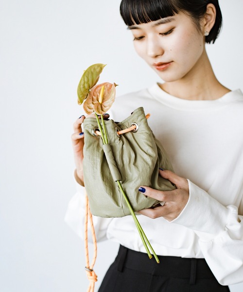 haco!（ハコ）の「haco!×NOKI 花をまとうコラボシリーズ【アンスリウム】巾着バッグ（ショルダーバッグ）」 - WEAR