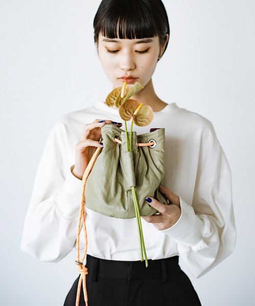 haco!（ハコ）の「haco!×NOKI 花をまとうコラボシリーズ【アンスリウム】巾着バッグ（ショルダーバッグ）」 - WEAR