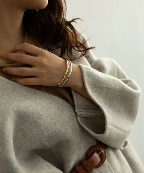 marjour（マージュール）の「SLIM WAVE BANGLE（バングル/リストバンド）」 - WEAR