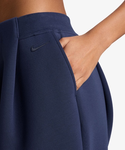 NIKE（ナイキ）の「ナイキ スポーツウェア モダン フリース ウィメンズ ミッドライズ ルーズ ショートパンツ / Nike ...