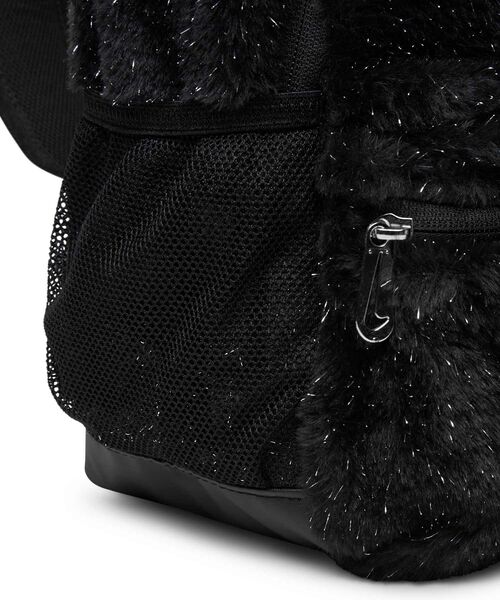 NIKE（ナイキ）の「ナイキ ジュニア フェイクファー バックパック (11L) / Nike Big Kids' Faux Fur Backpack (11L) FZ1330-010 ...
