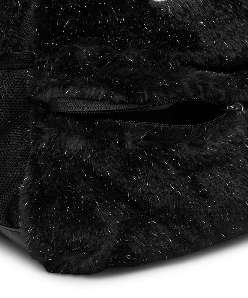 NIKE（ナイキ）の「ナイキ ジュニア フェイクファー バックパック (11L) / Nike Big Kids' Faux Fur Backpack (11L) FZ1330-010 ...